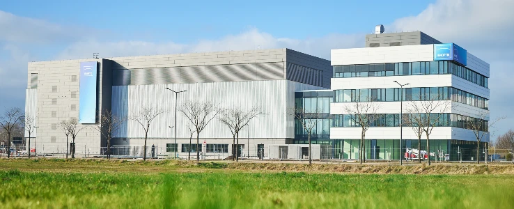 Offizielle Einweihung der Jenoptik-Fertigung in Dresden